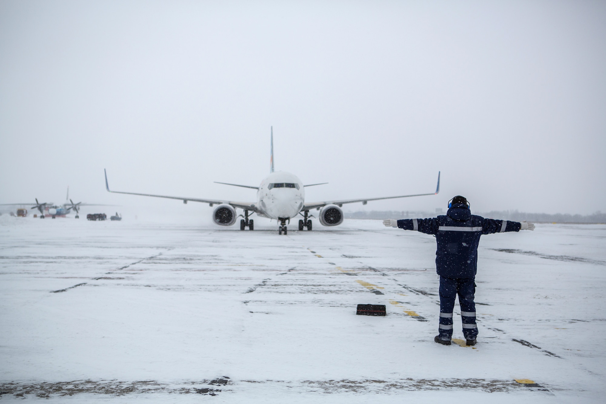 Can Planes Fly In A Winter Storm Warning? (2026 Travel Tips)